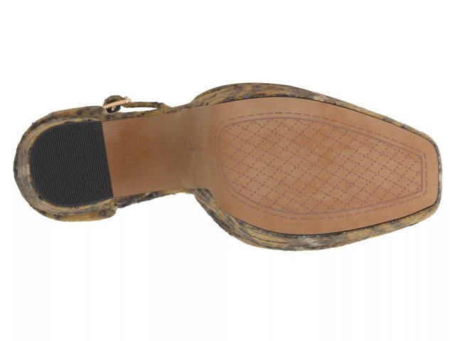 Jessica Simpson Pinkston Platform Pump - Free Shipping | DSW