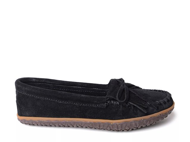 Minnetonka Kilty Tread Slipper - Free Shipping | DSW