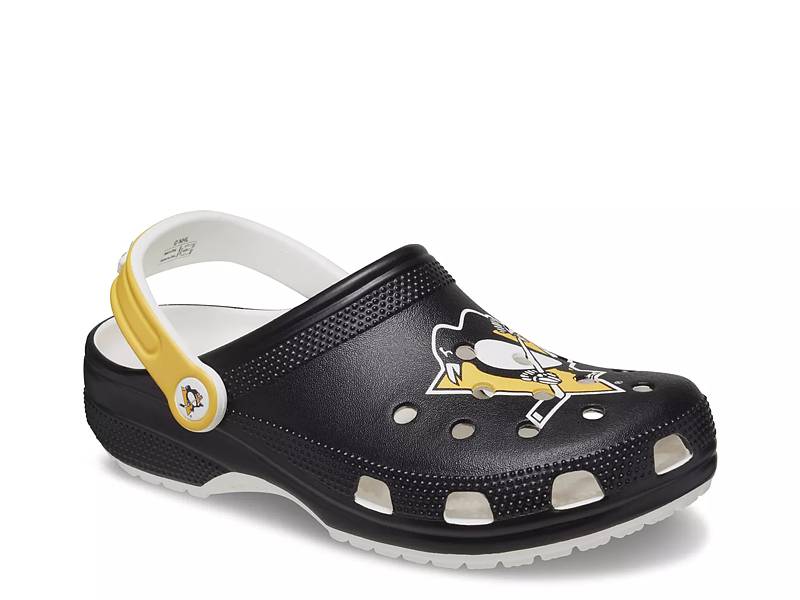 Crocs Classic Peanuts Clog - Free Shipping | DSW