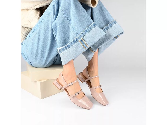 Journee Collection Gretchenn Flat - Free Shipping | DSW